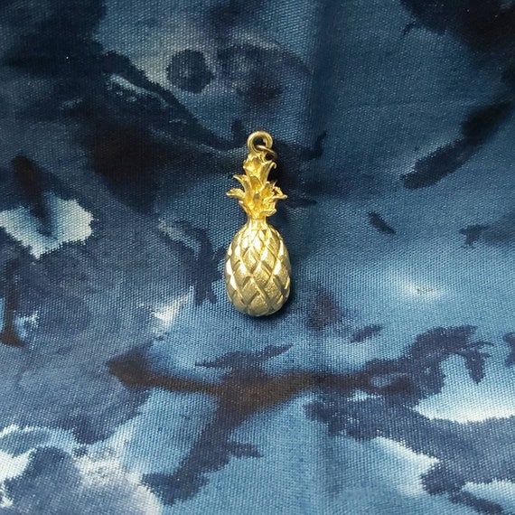 interlocking gold pineapple - Gem