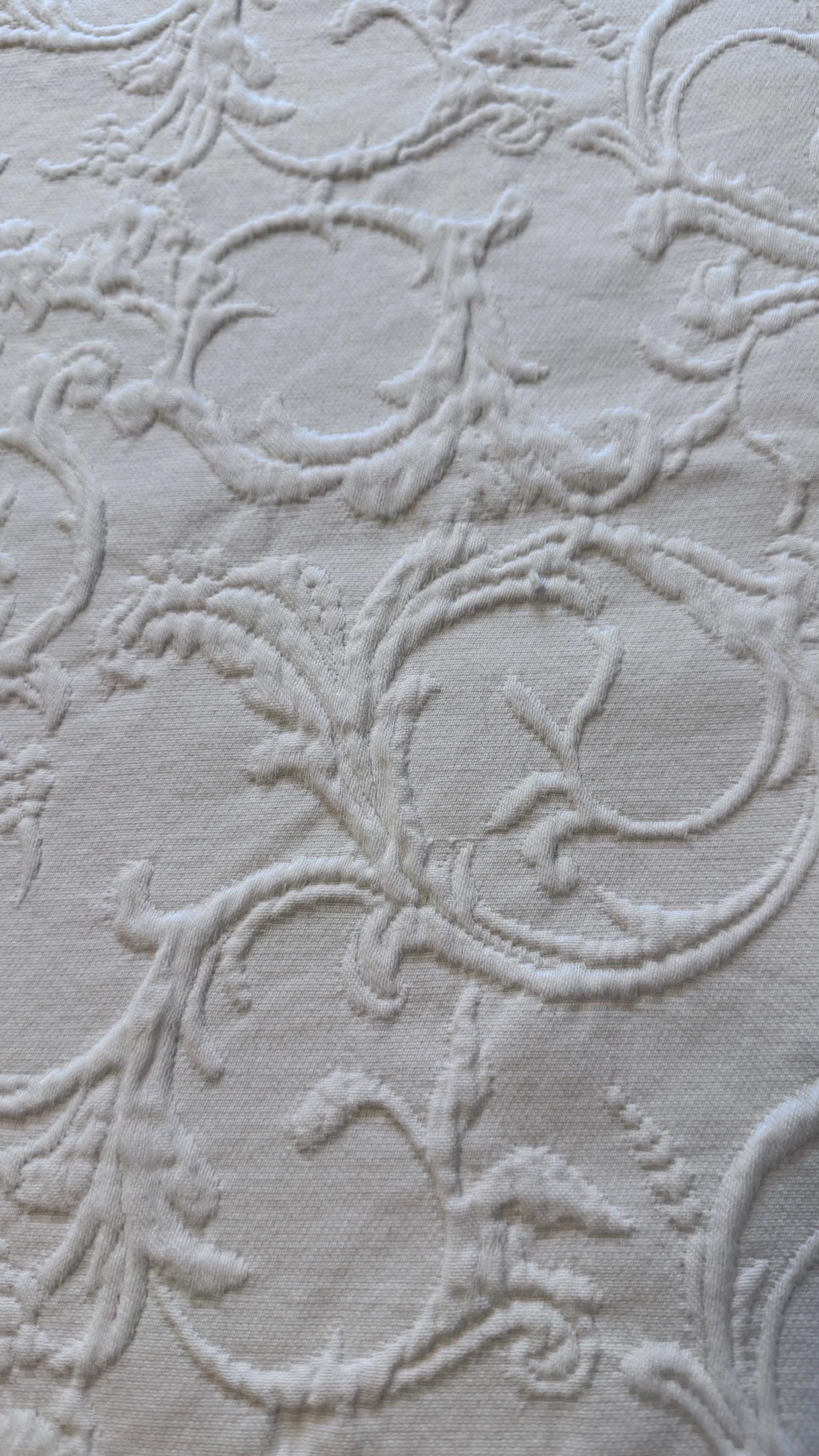 Gorgeous White Vintage Trapunto Fabric. Pattern is a Lovely Fleur W ...