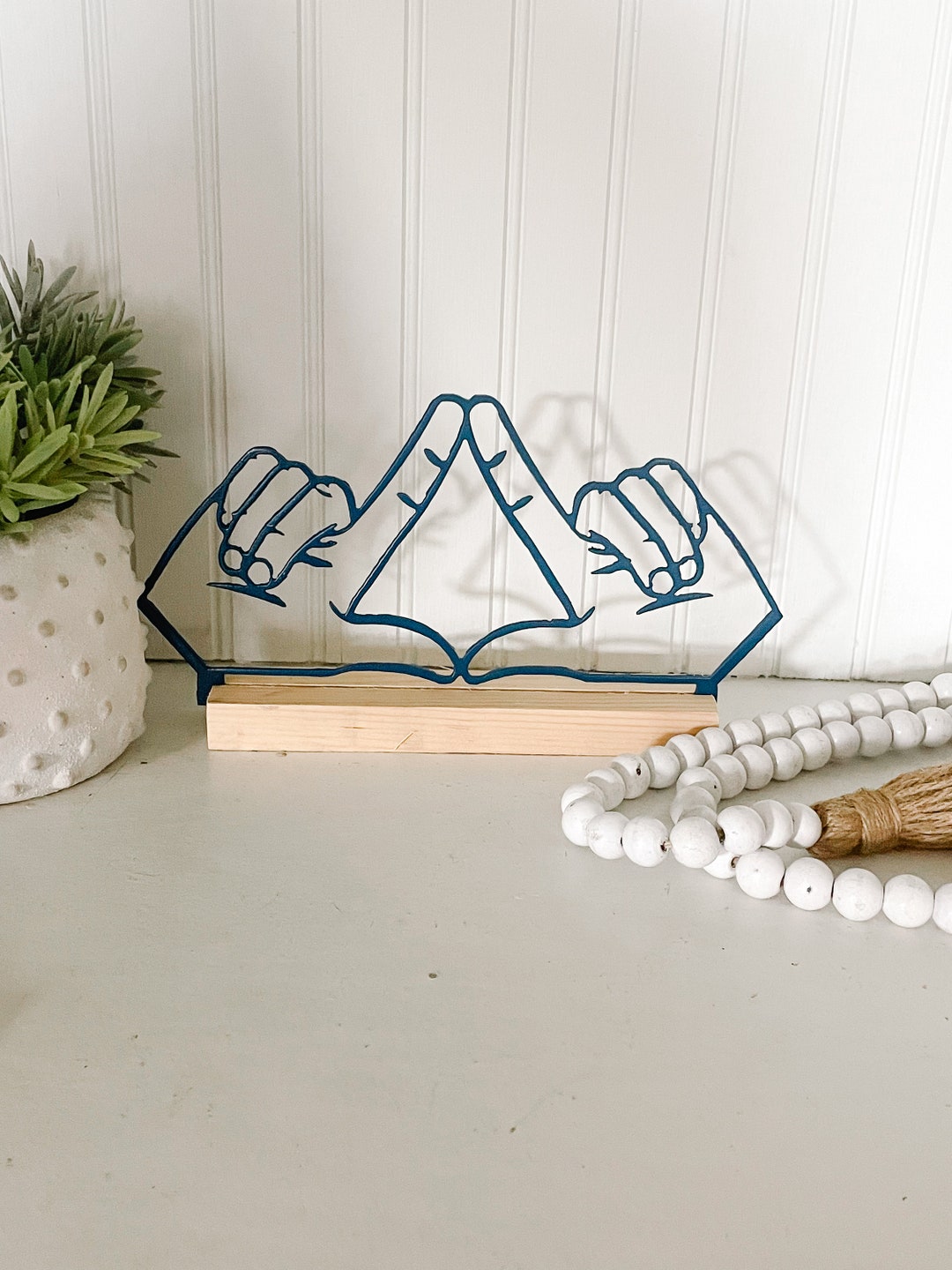 Hand Sign for Tri Delt Sorority Collegiate Hand Gesture Delta Delta ...