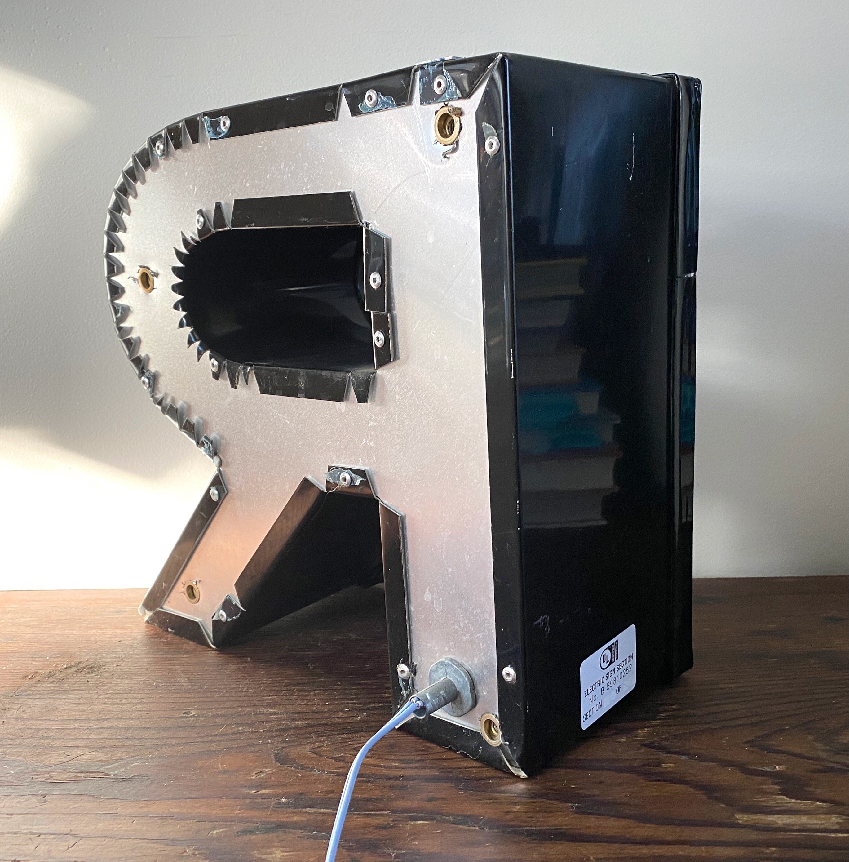 Letra R / Carta de canal / Carta de metal vintage / Signo antiguo ...