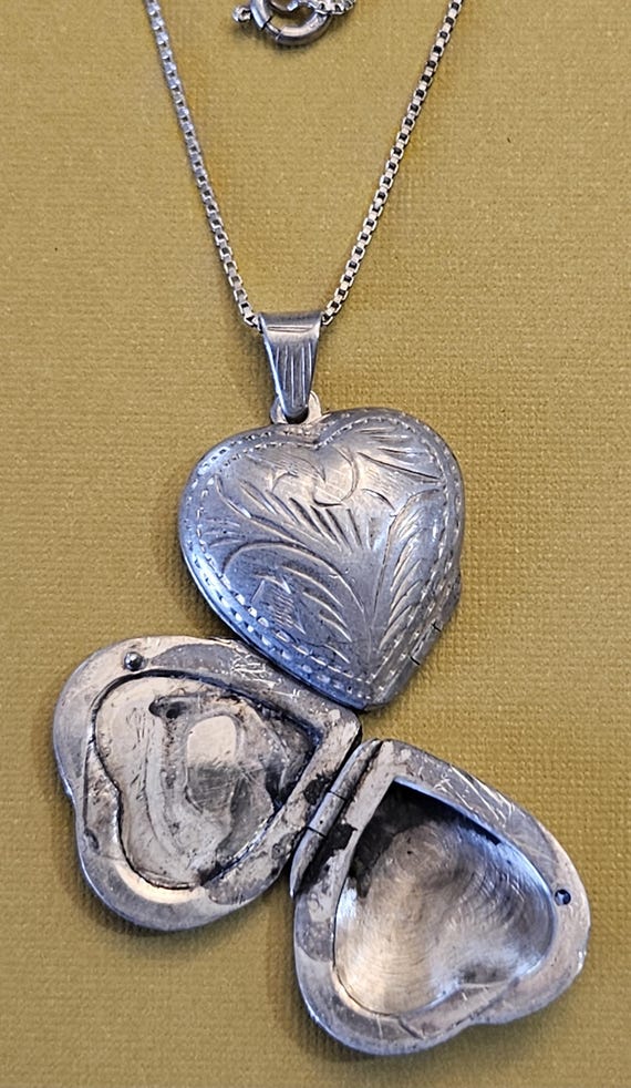 Unusual heart locket that turns into a four leaf clov… - Gem