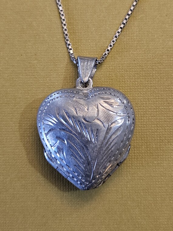 Unusual heart locket that turns into a four leaf clov… - Gem