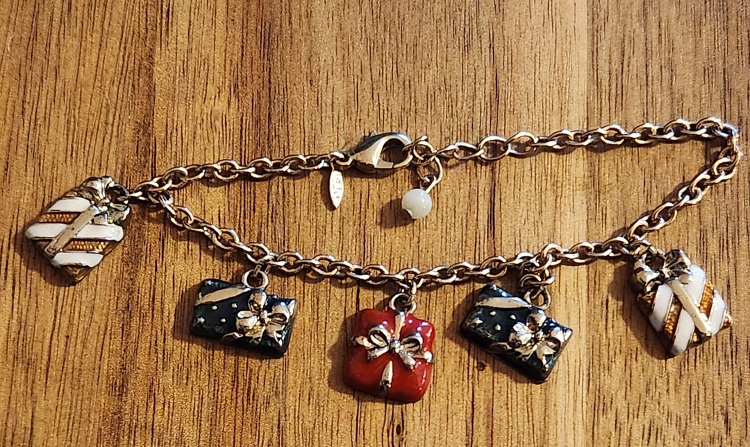 Vintage Avon Bracelet With Christmas Present Charms. - Etsy