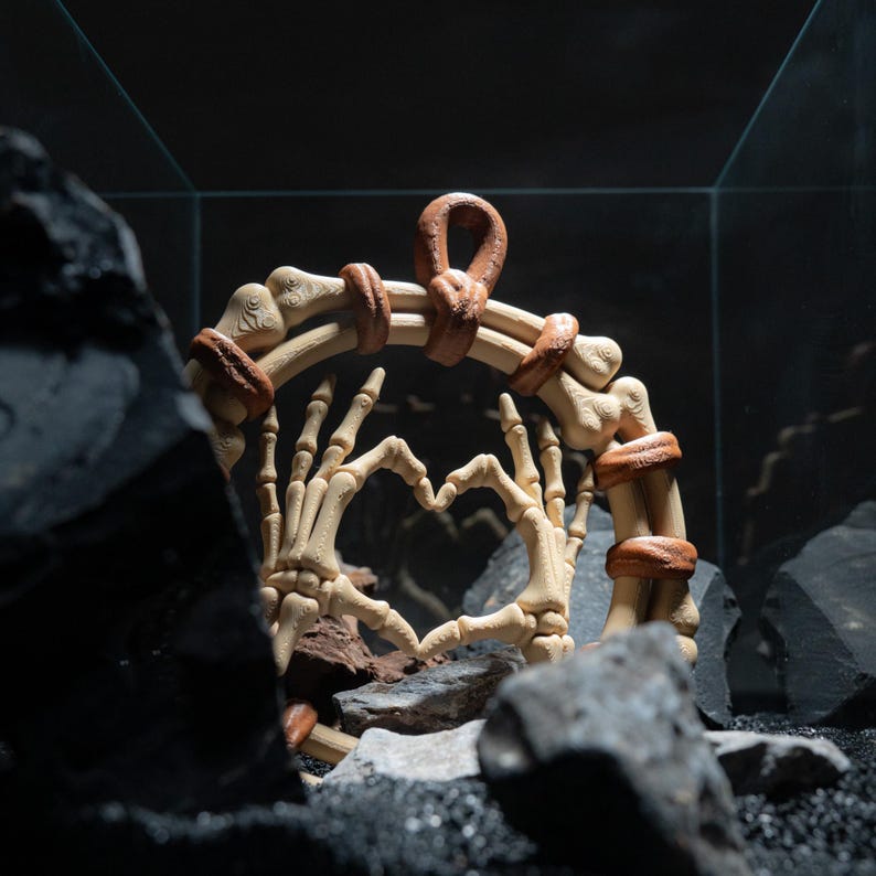 3D Printed Skeleton Hand Heart Aquarium Decor Gothic Skull Ornament for ...