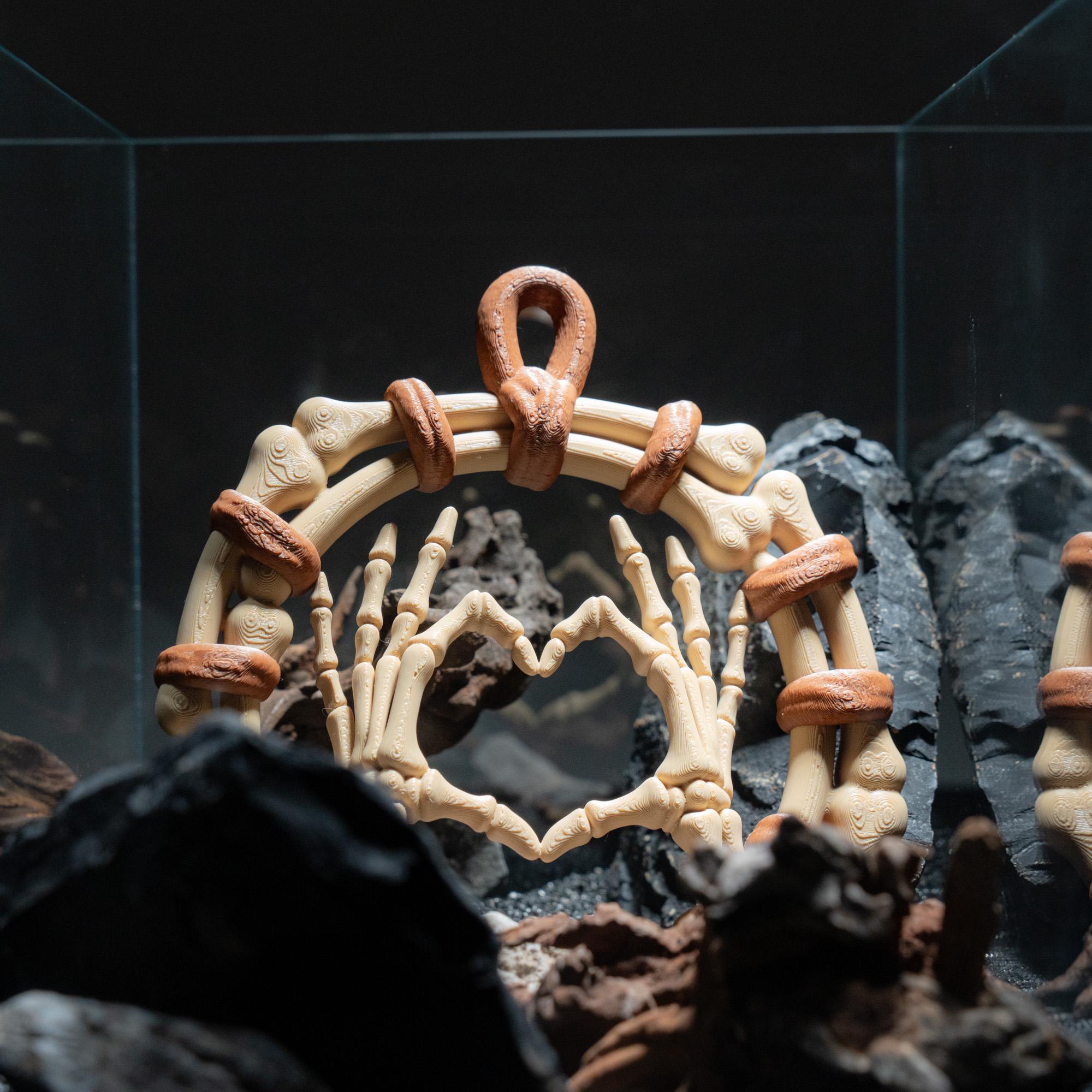 3D Printed Skeleton Hand Heart Aquarium Decor Gothic Skull Ornament for ...