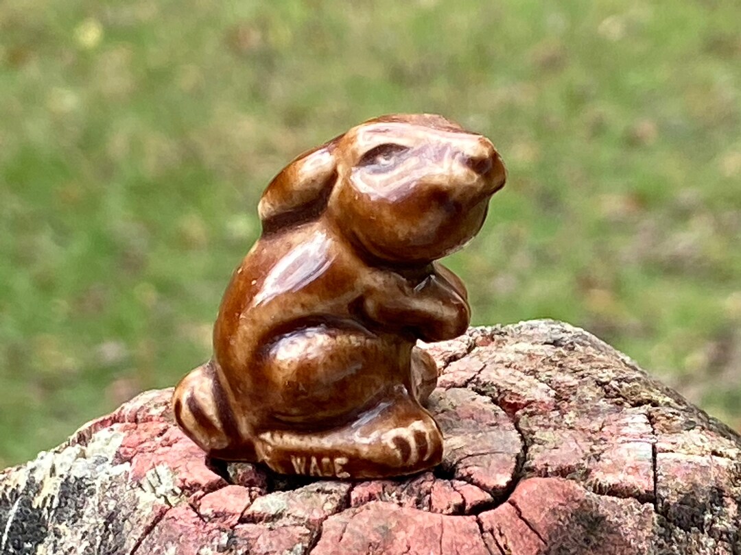 Tiny Rabbit Figurine WADE England Figurine Brown Miniature Bunny ...