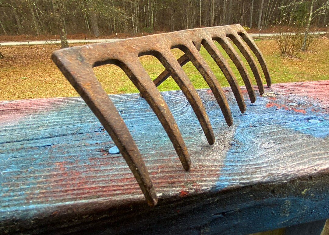 Rustic Iron Grass Rake Rusty Garden Rake Great Jewelry Display Rack ...