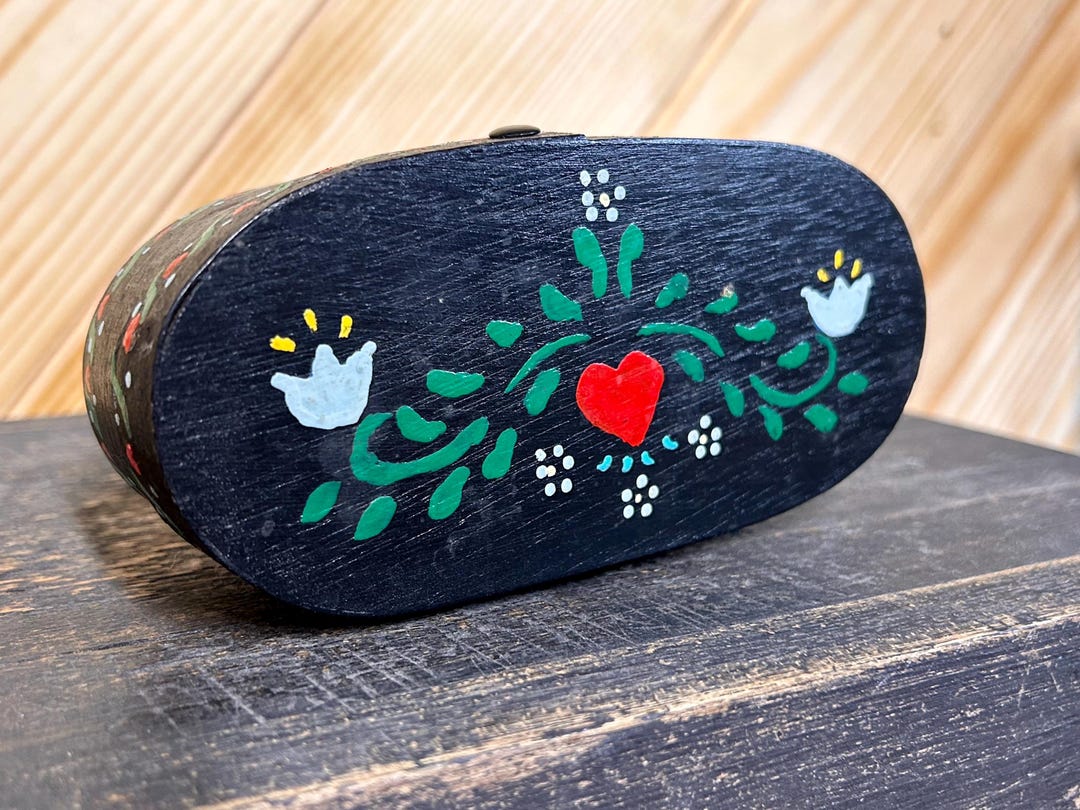 Hand Painted Oval Shaker Style Box Red Heart Flower Design Perfect for ...