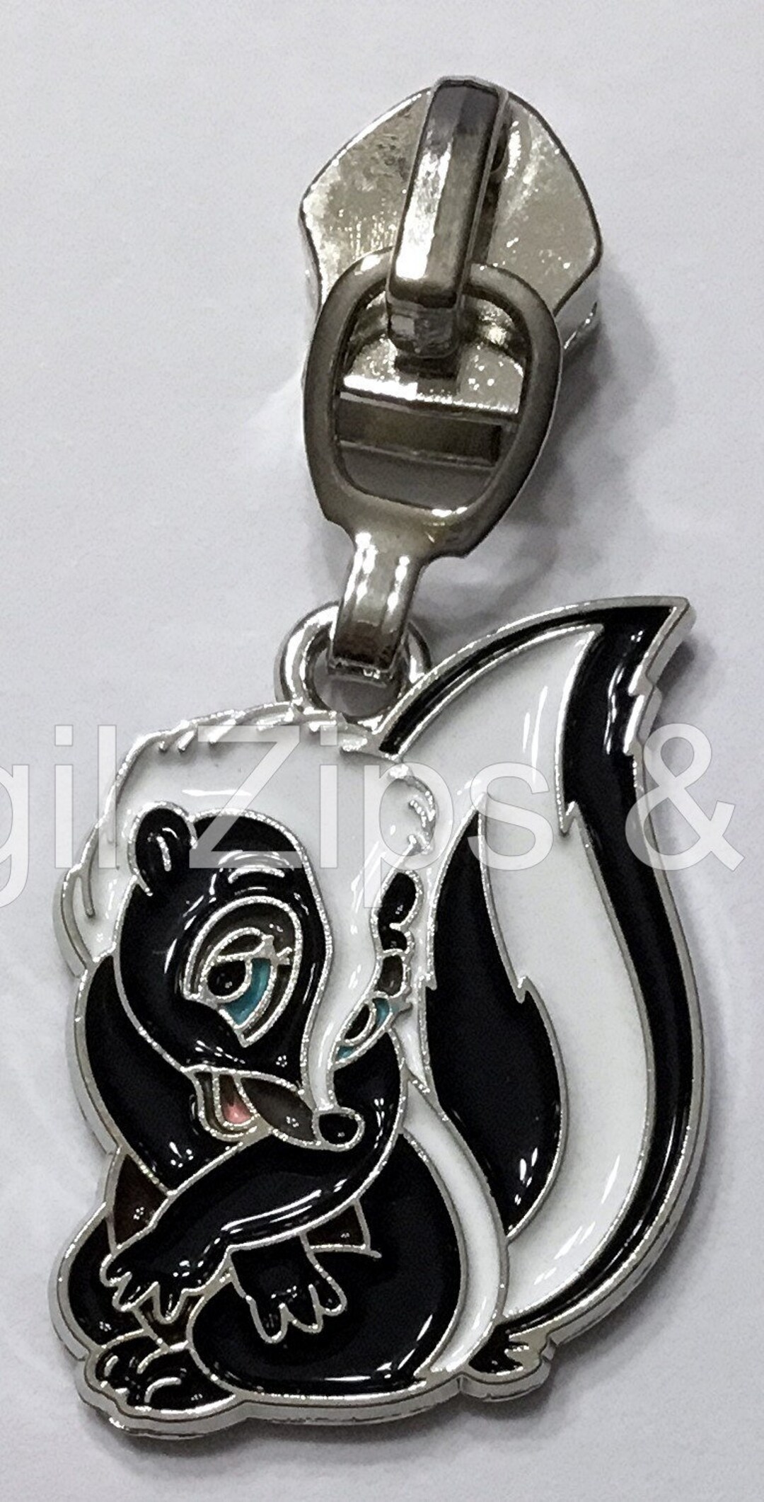 Zipper Pull Shy Skunk Size 5 - Etsy