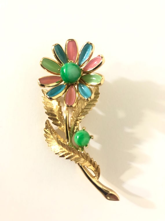 Trifari Poured Glass Flower Brooch - Gem