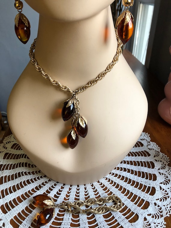 Napier Root Beer Bakelite Acorn Set - Gem