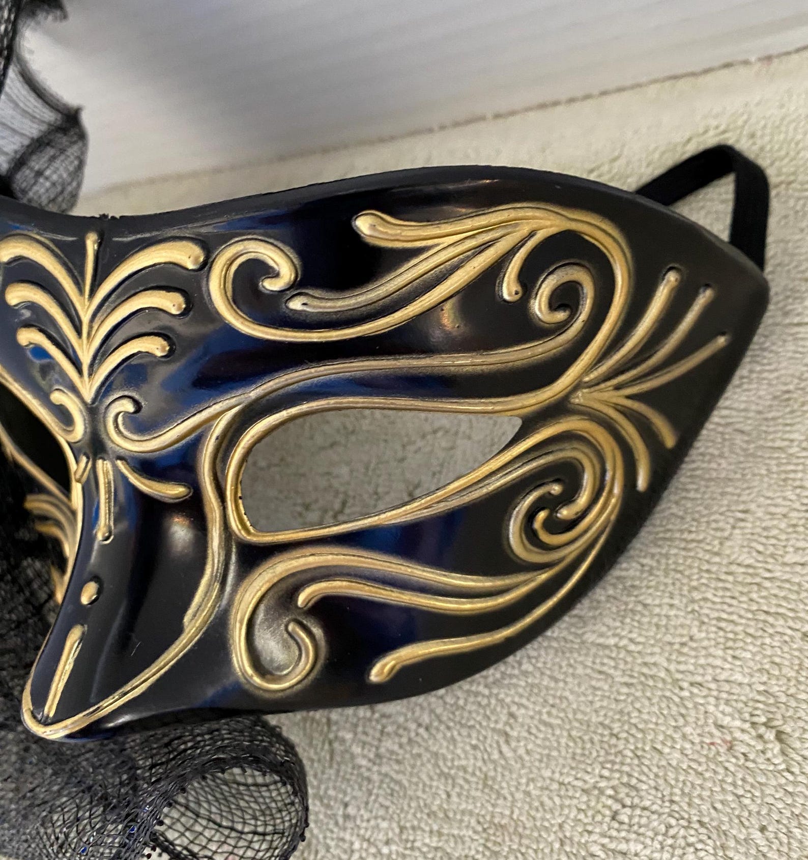Black & Gold Mardi Gras Mask With Rose Cones - Etsy