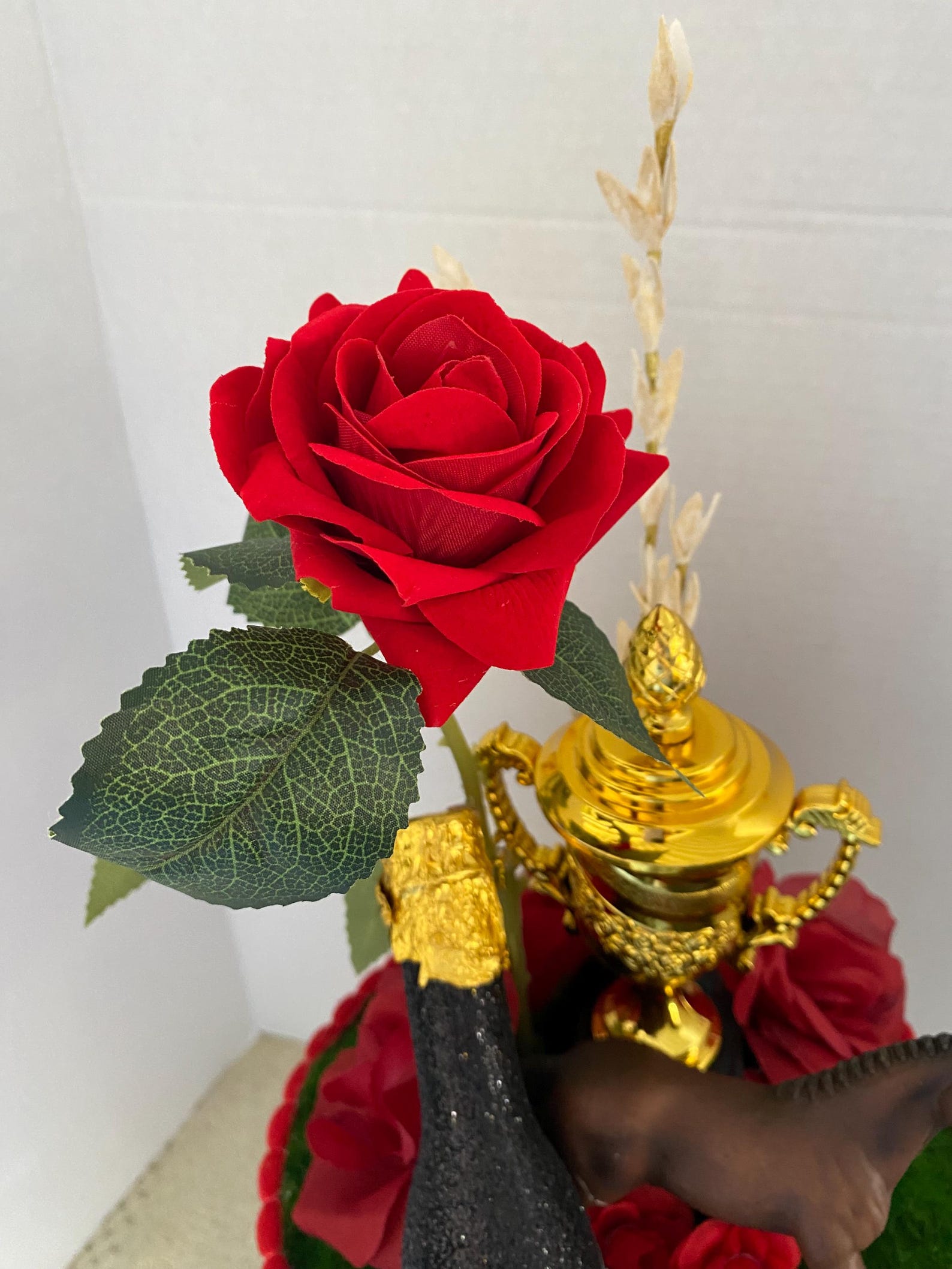 Kentucky Derby Brown Horse With a Single Rose & Trophy - Etsy