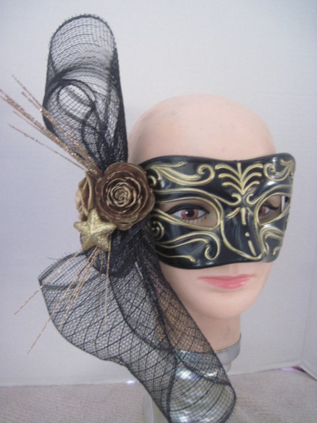 Black & Gold Mardi Gras Mask With Rose Cones, Glitter Sticks N Netting ...