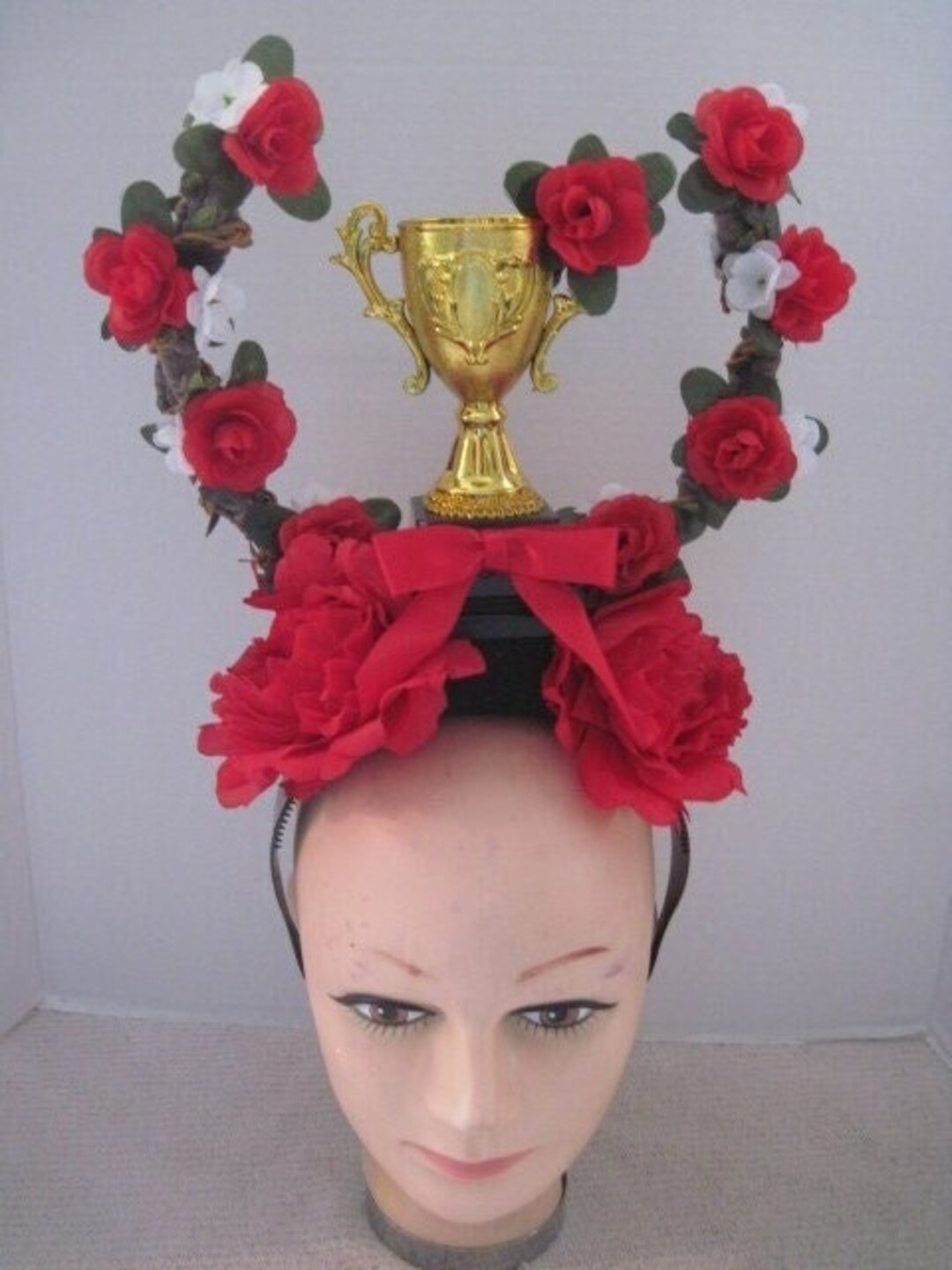 Derby Red Roses & Gold Trophy - Etsy