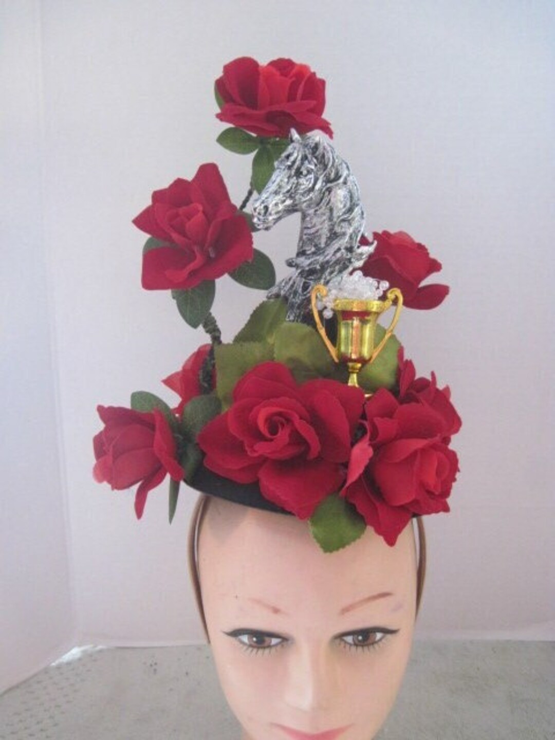 Kentucky Derby Horse Head, Red Roses & Trophy - Etsy
