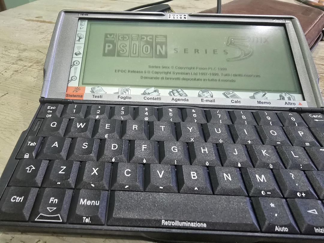 Psion PLC Palmtop PDA 1999 Gold Card Full Set – Case, Manuals, Cables ...