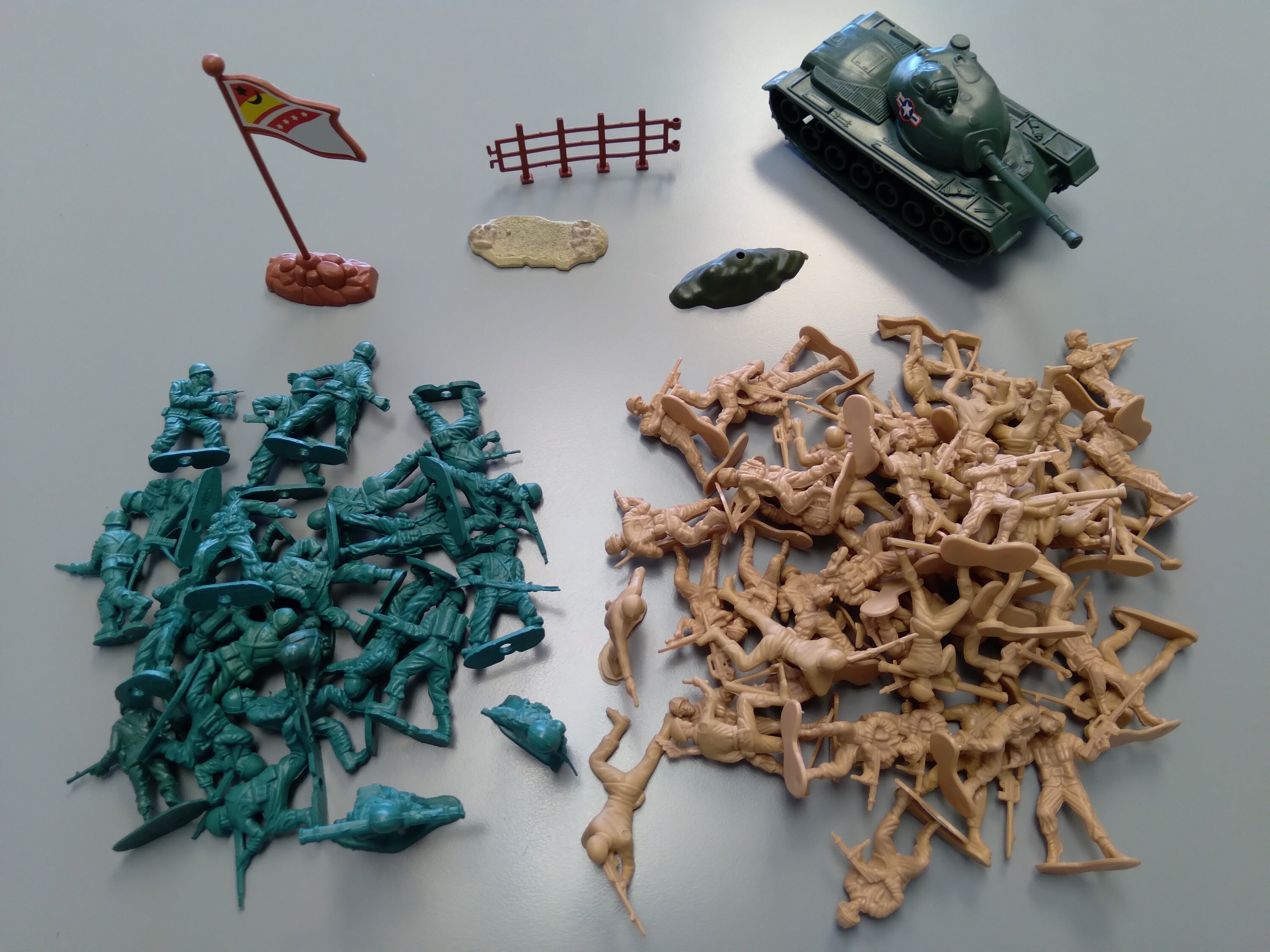 1989 Army Toy Soldiers Green Army Men Set Lot of 74 Miniature Toy Tan ...