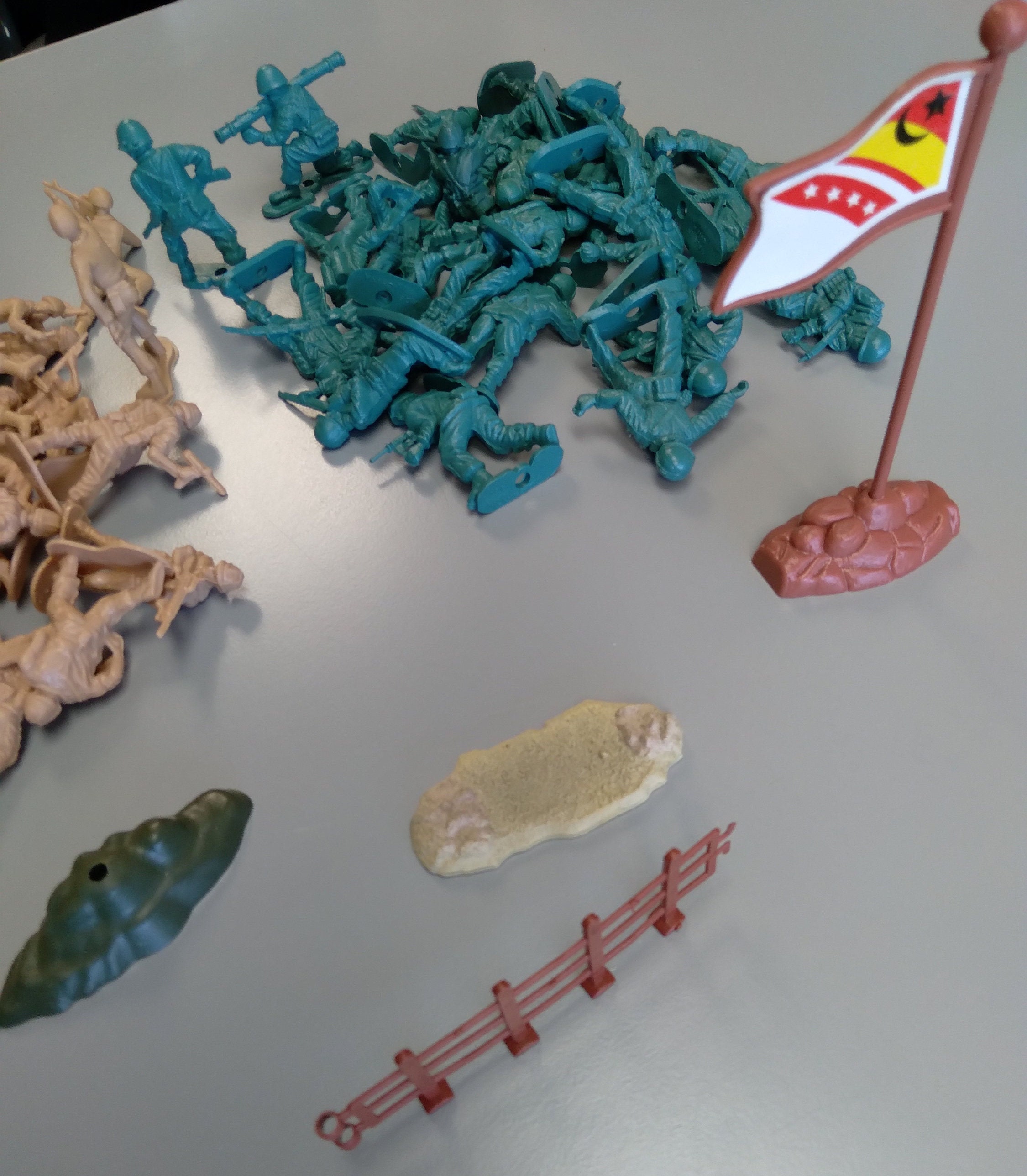 1989 Army Toy Soldiers Green Army Men Set Lot of 74 Miniature Toy Tan ...