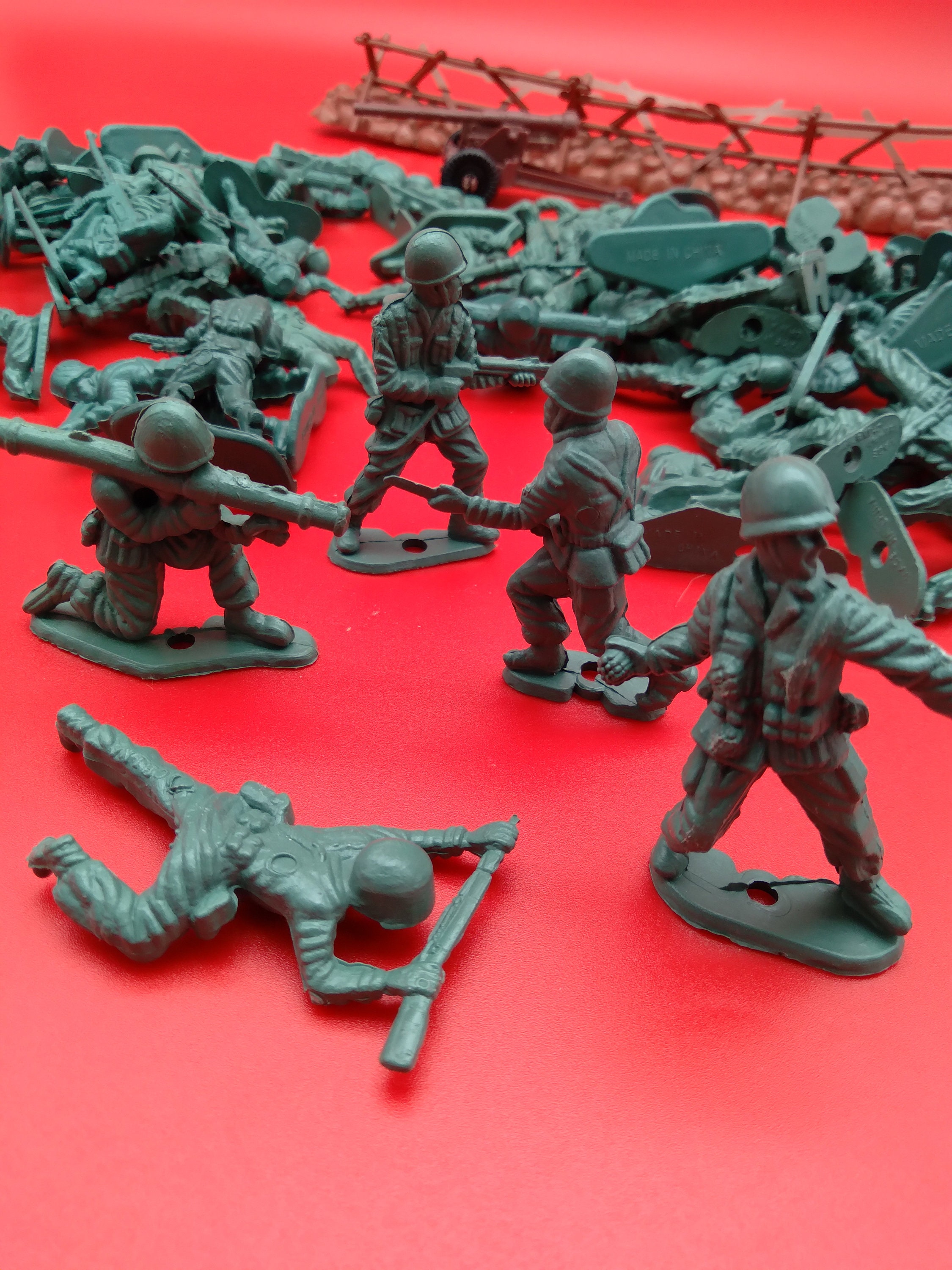 1989 Army Toy Soldiers Green Army Men Set Lot of 70 Miniature Toy USA ...