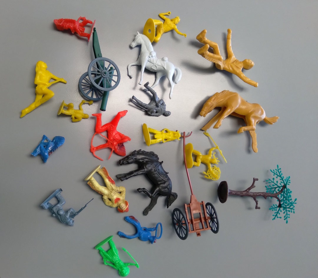 Vintage Cowboys and Indians Toy Set: Miniature Plastic Figures, Horses ...