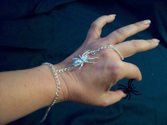 Silver metal spider slave bracelet arachnid chain vin… - Gem