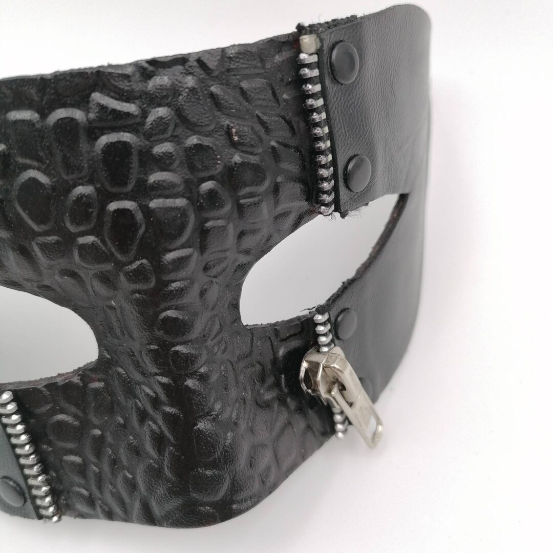 Columbine Masks Engraved With Zipper. - Etsy