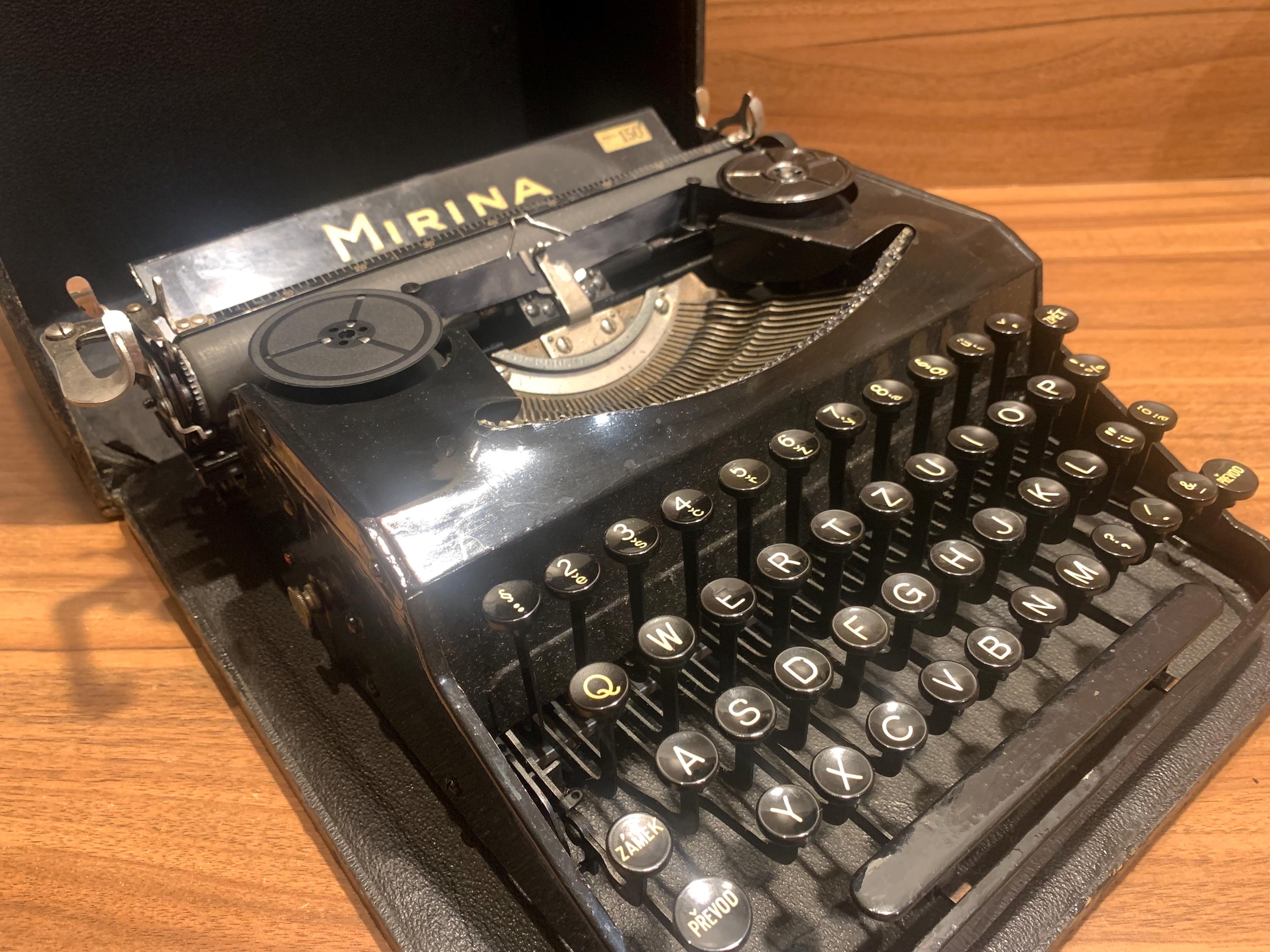 Vintage Portable Typewriter 1940s Black Gloss With Case – Elegant Retro ...
