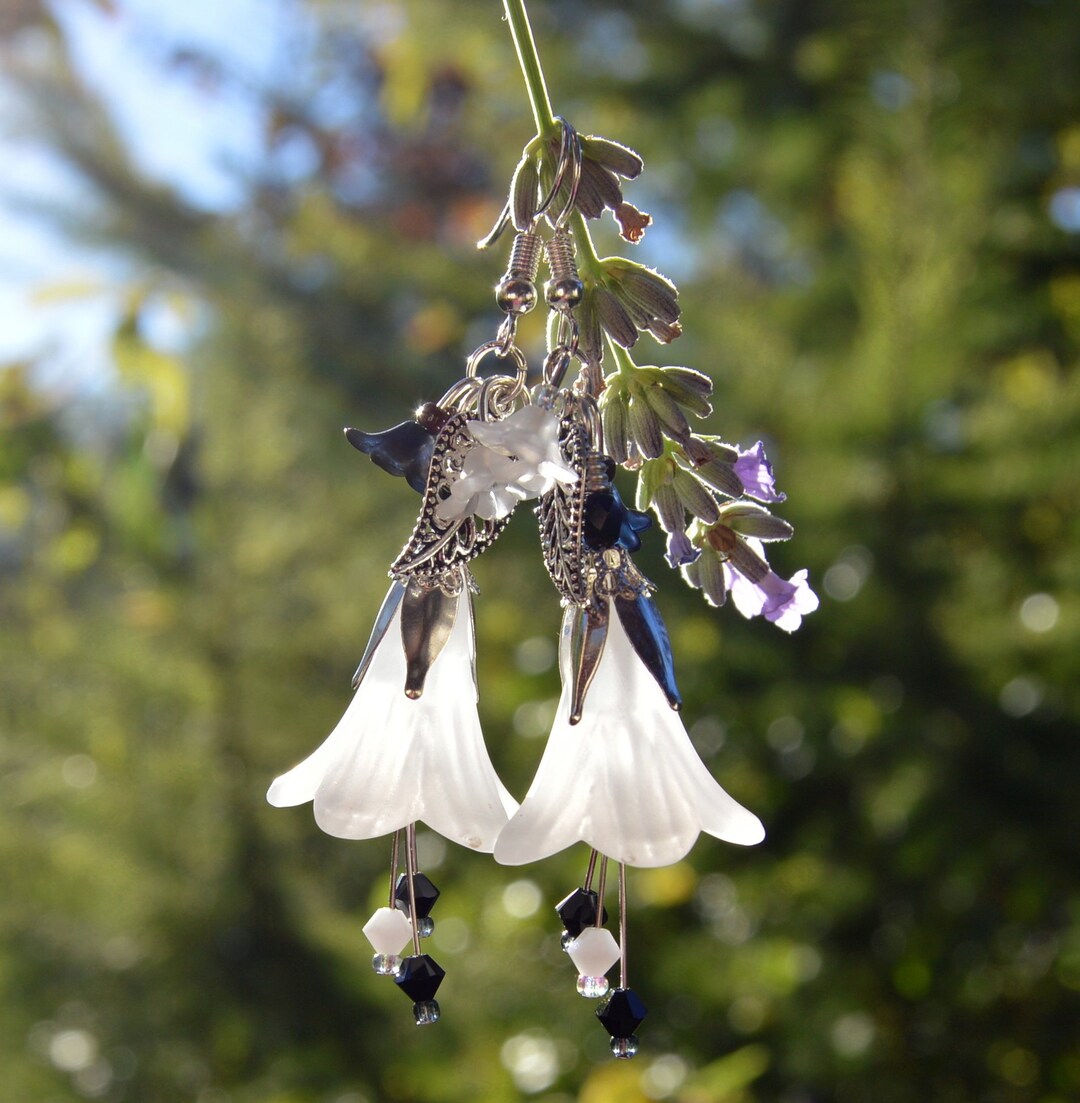 Black and White Flower Earrings With Dangling Crystals, Snow Queen ...