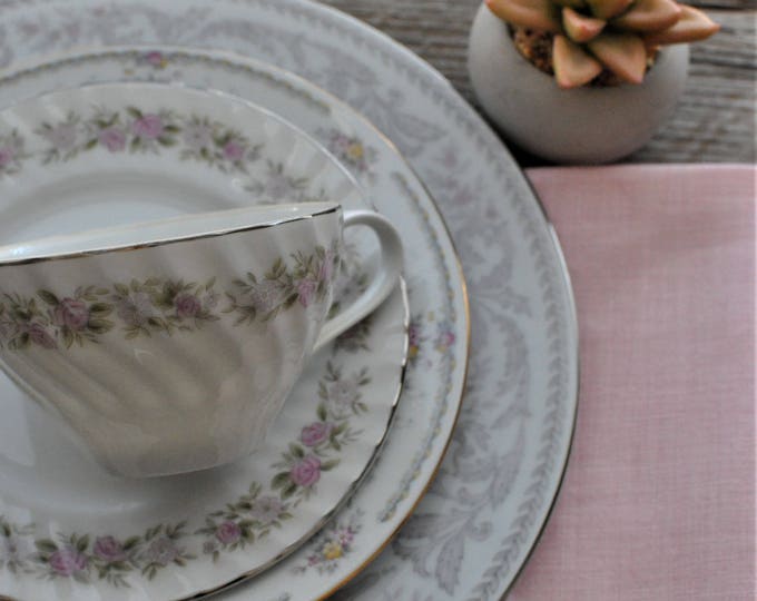 Vintage China Plates Mismatched Eclectic Plate Setting Romantic ...
