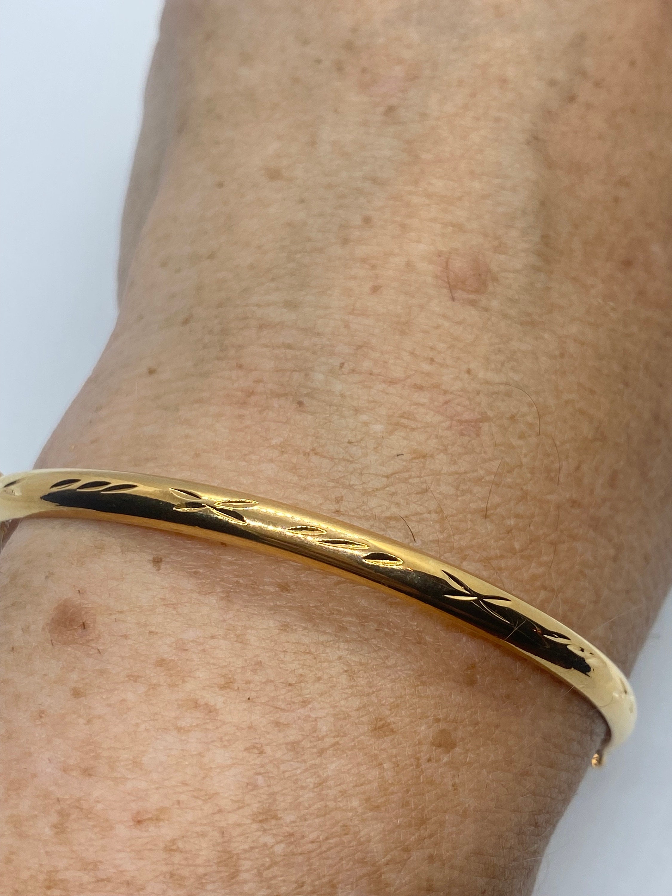 Vintage gold bangle - Etsy 日本 Vintage gold bangle - Etsy 日本