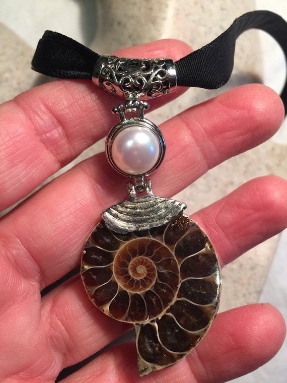 Vintage Handmade Genuine Ammonite Fossil Pearl Pendan… - Gem