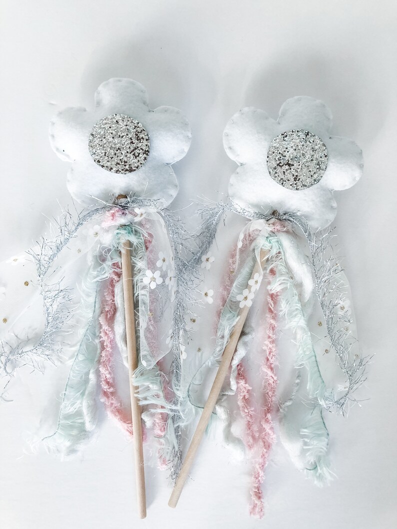 Daisy Wand//magicwand•stars•woodenwand•animalwand•flower Wand•magical ...