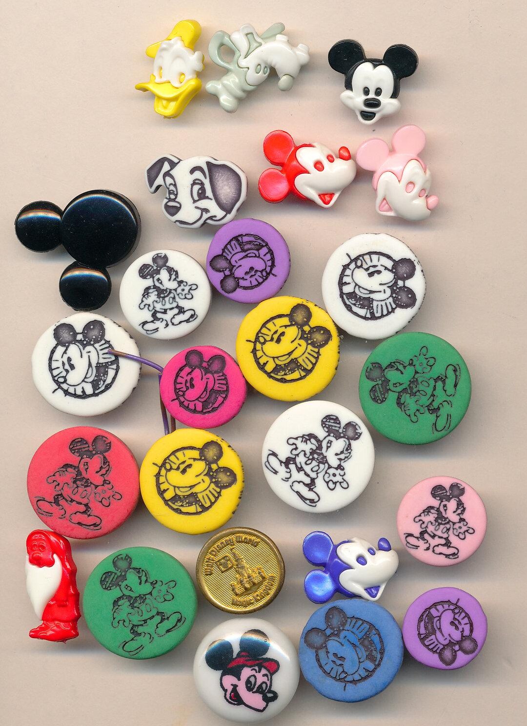 Vintage Disney Buttons Ca. 1990's - - Lot of 25 Licensed and No Longer ...