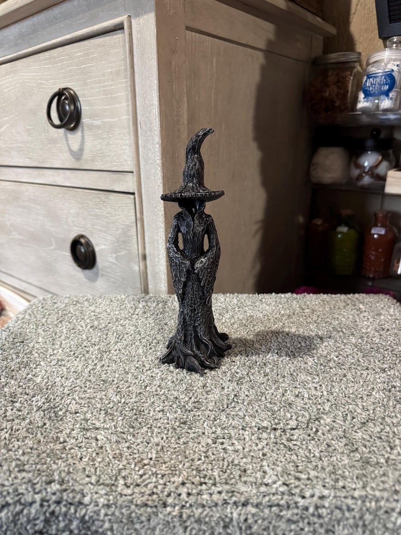 2025 8" Black Resin Witch Statue - Etsy