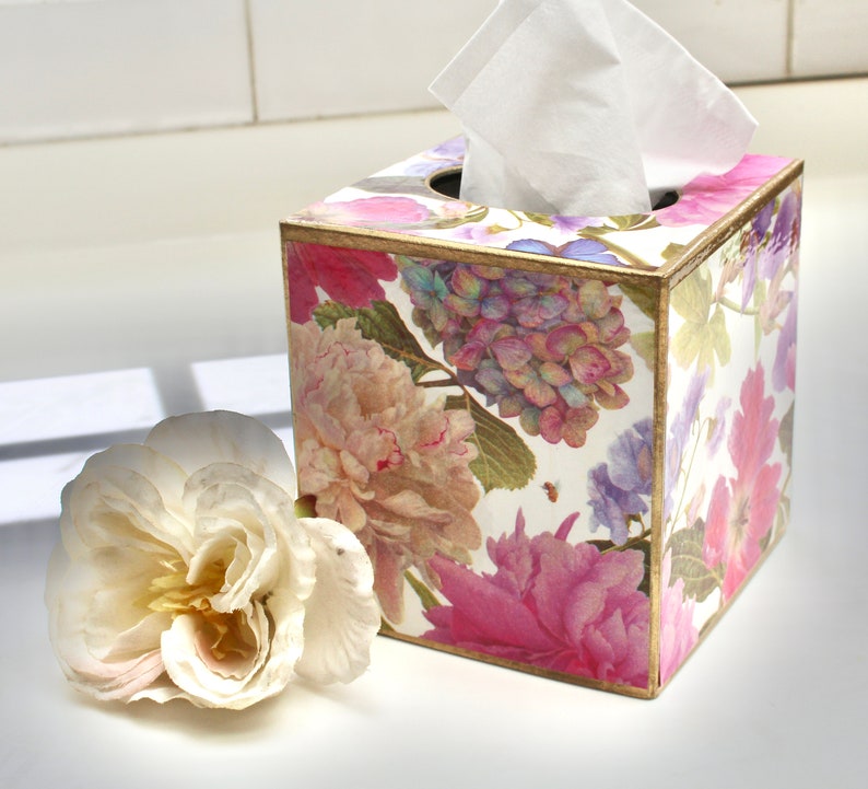 Rampant Summer Tissue Box Cover - Etsy