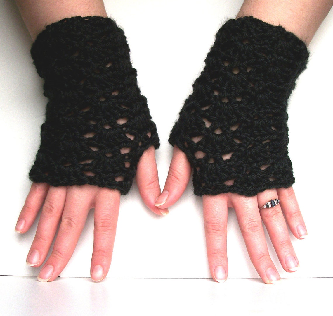 Fingerless Gloves Pattern PDF Crochet: Shells Short Fingerless Gloves ...