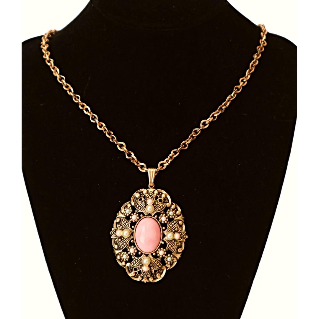 Vintage 1970s Avon Queen Anne's Lace Pendant Necklace - Etsy