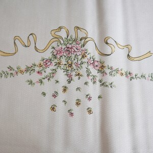 Vintage Tablecloth NOS White With Floral Design Permanent Press Topper ...
