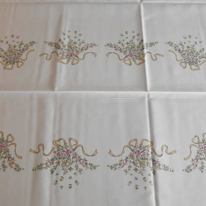 Vintage Tablecloth NOS White With Floral Design Permanent Press Topper ...