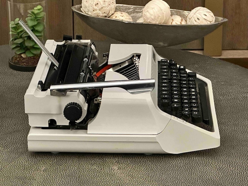 RARE Erika Robotron Typewriter, Kristall Typeface, Qwerty, Mod. 44 ...