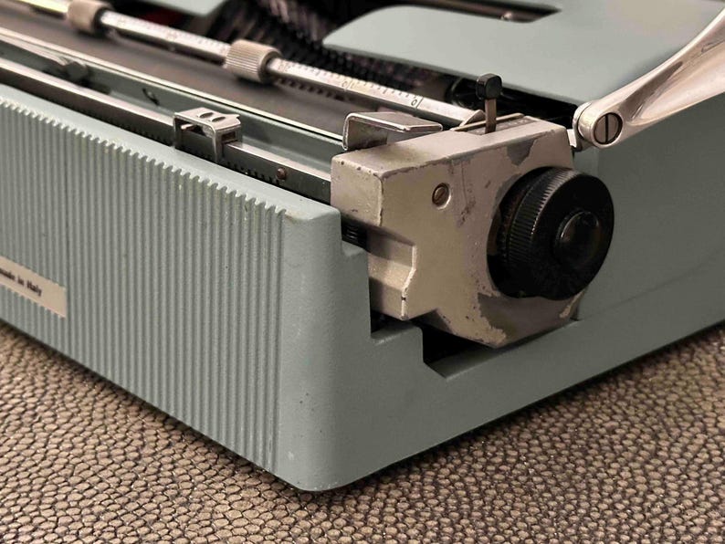 Olivetti Lettera 32 Typewriter With Qzerty Layout, 1964, Made in Ivrea ...