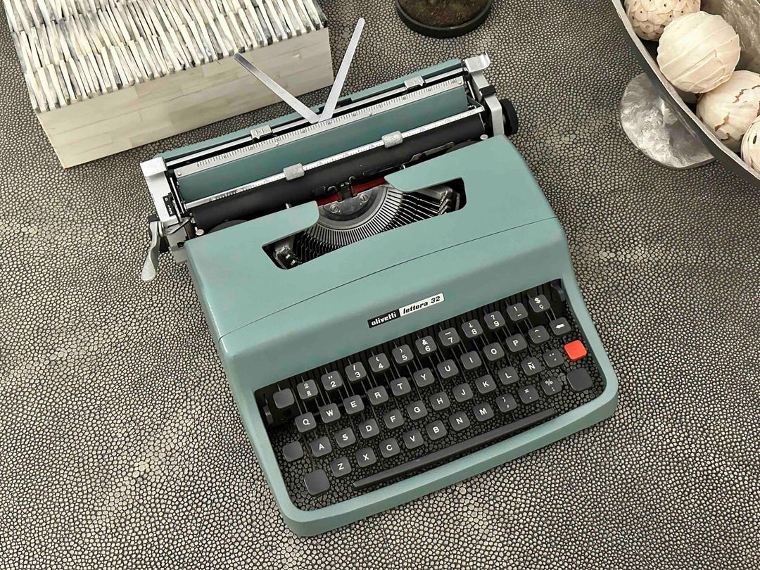 Olivetti Lettera 32 Typewriter With Qwerty Layout, 1974, Fully Serviced ...