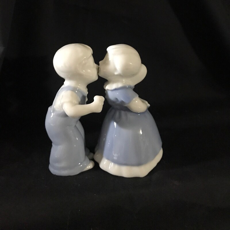 Kissing Figurine - Etsy