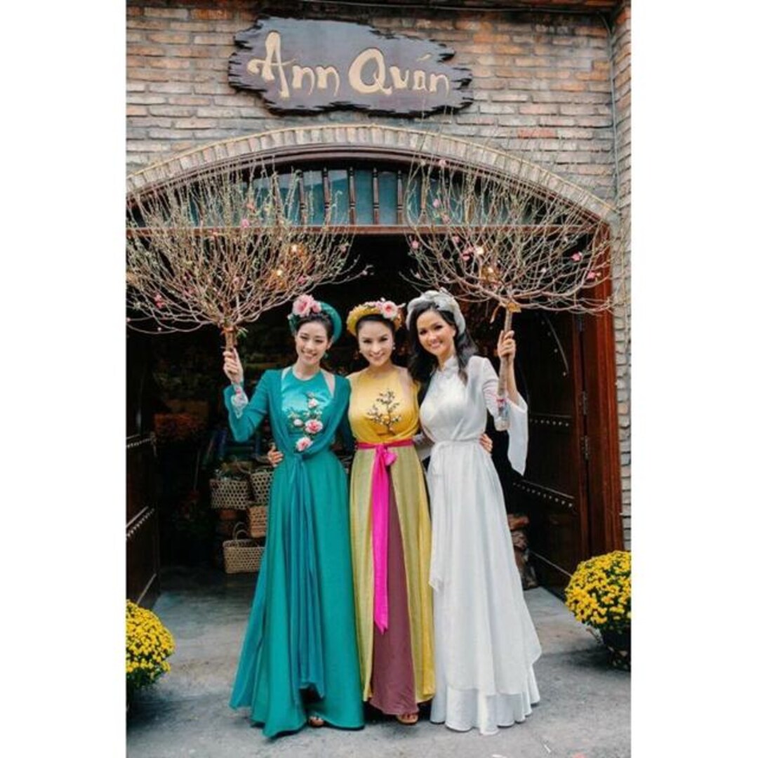 Vietnamese Traditional Long Áo Tứ Thân Set – Elegant Four-panel Dress ...