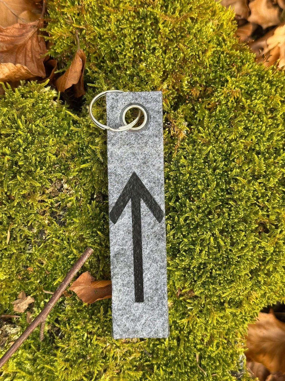 Tiwaz Keyring | Nordic War Rune | Felt Pendant Grey | Viking Style ...