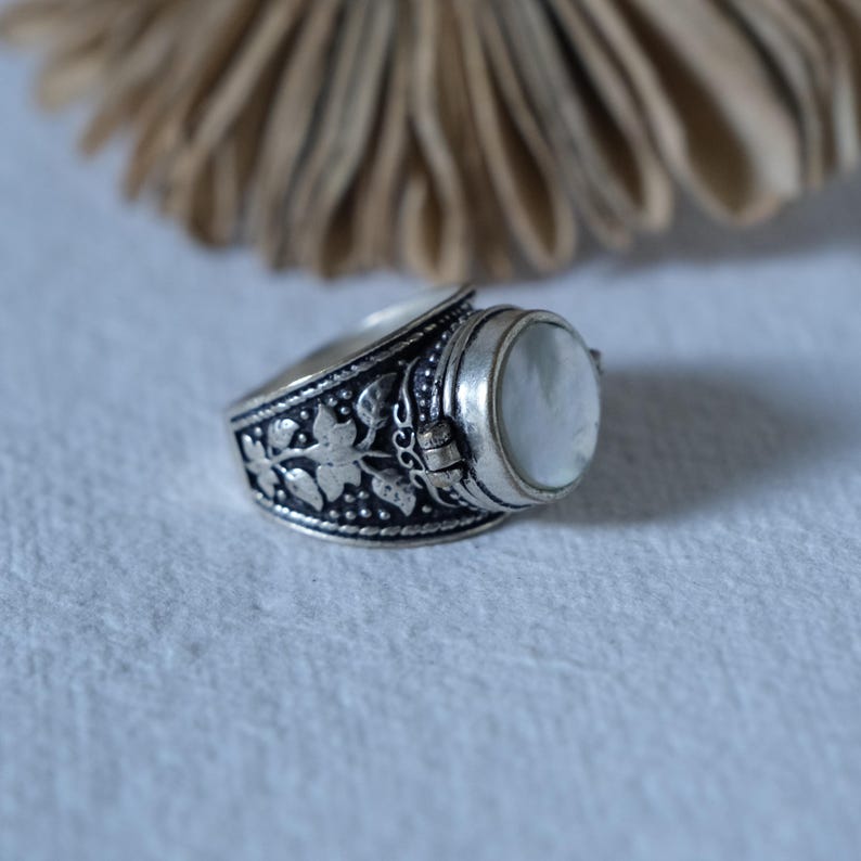 Vintage Poison Ring Silver, Secret Compartment Ring, Gothic Locket Ring ...