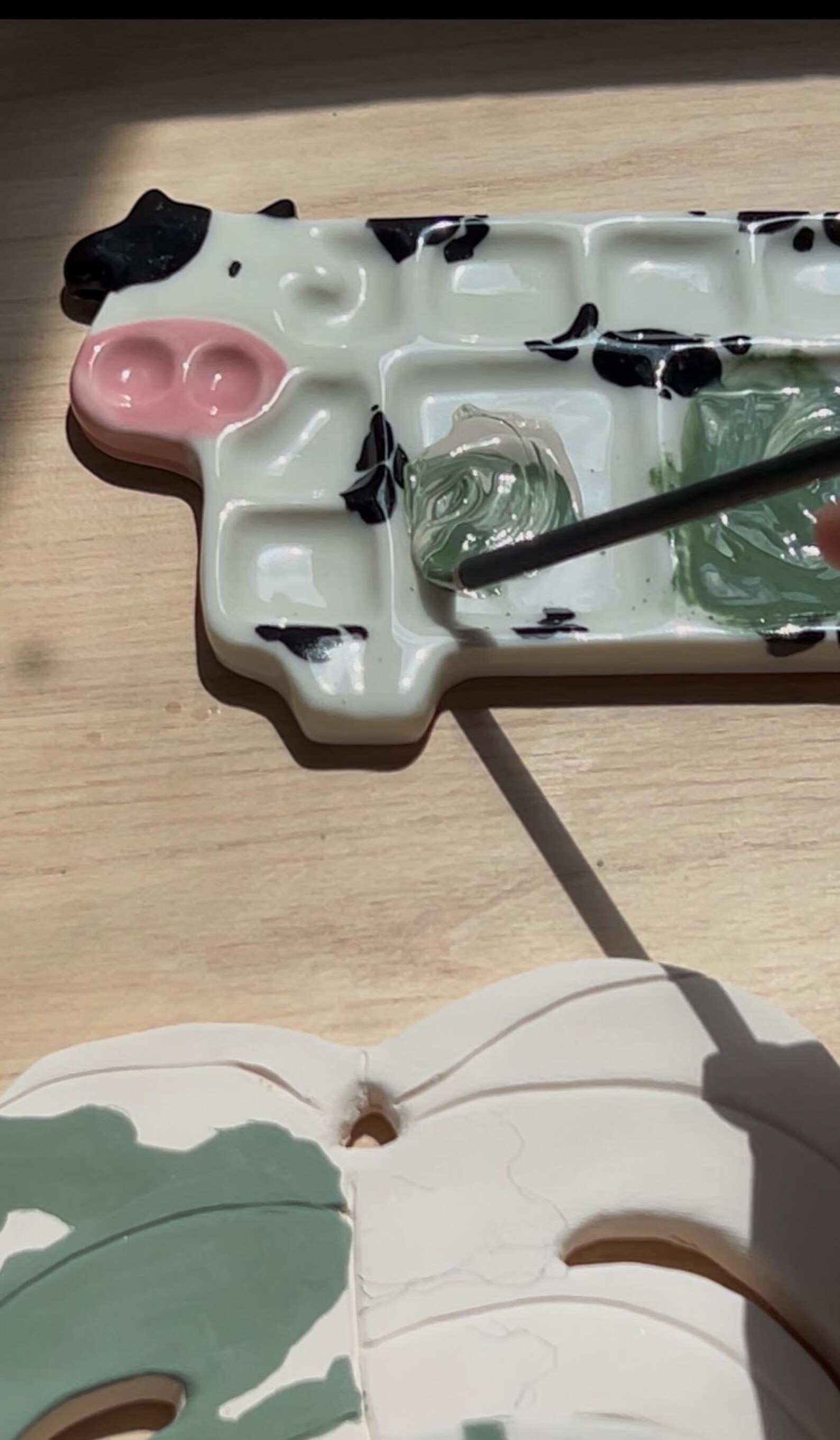 Cow Ceramic Paint Palette With Brush Holder – Creative Artist Palette ...