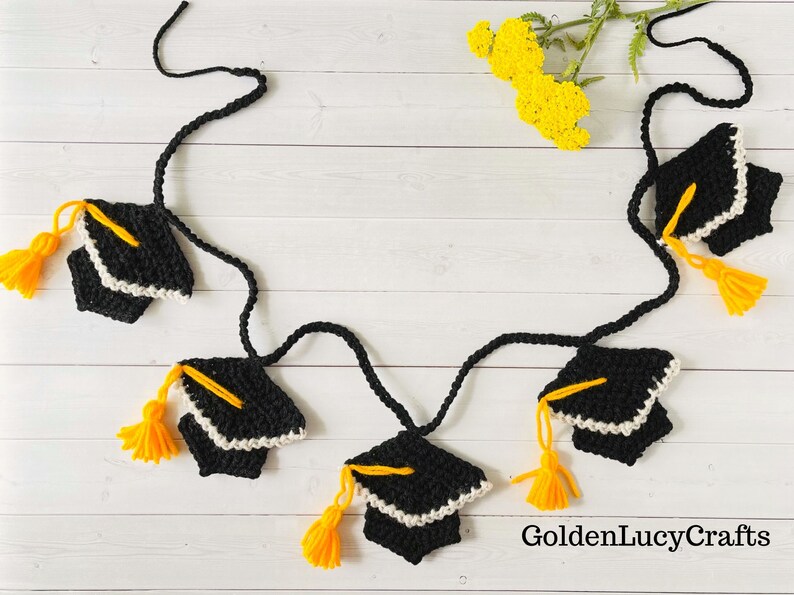 CROCHET PATTERN Graduation Cap Applique Handmade Card Garland | Etsy