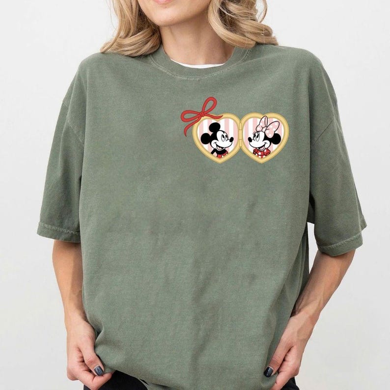 Mickey Minnie Heart Locket PNG | Vintage Gold Frame, Cute Couple ...